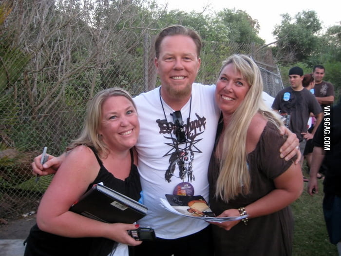 James Hetfield hover hand - 9GAG