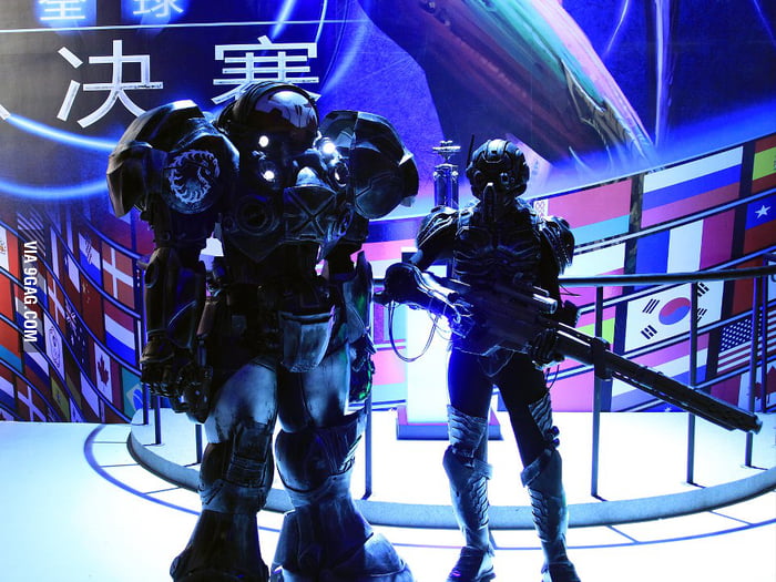 SC2 cosplay - 9GAG