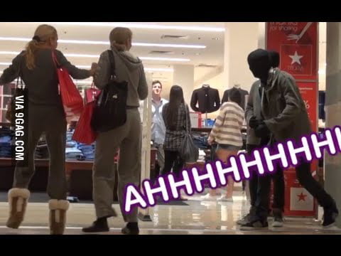 HUMAN MANNEQUIN PRANK - 9GAG
