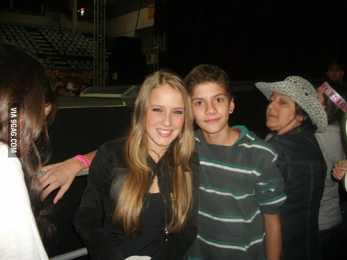 Hover Hand; level ∞ - 9GAG