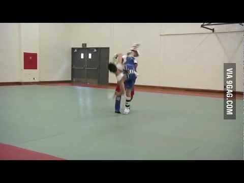 CRAZY KICK KNOCKOUT - 9GAG