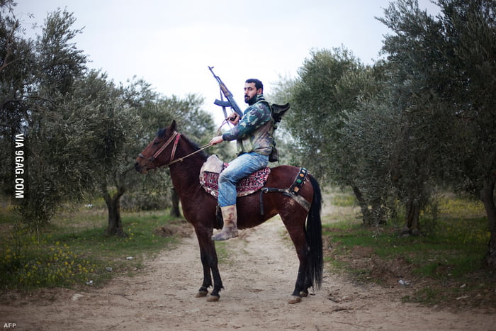 Ridiculously photogenic Syrian freedom fighter - 9GAG