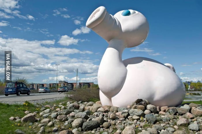 Giant duck/pig in Turku, Finland - 9GAG