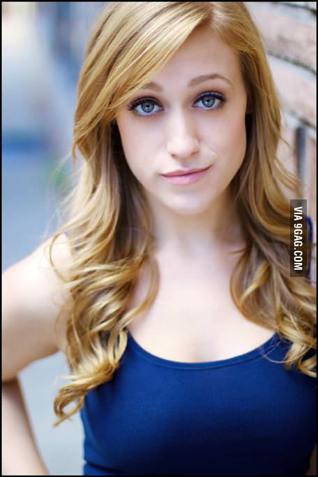 This gorgeous blonde girl gets me every time. - 9GAG