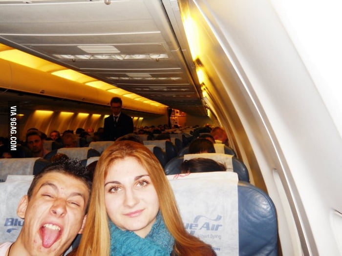 Retard on a plane - 9GAG