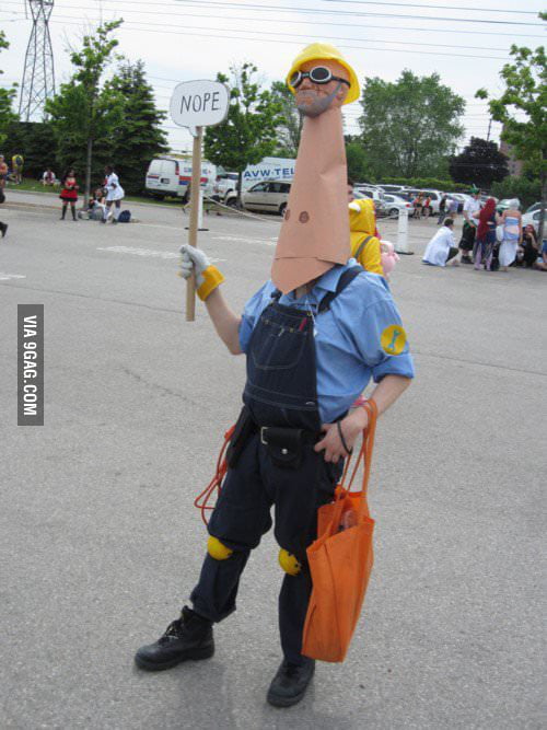 Engineer Cosplay - 9GAG