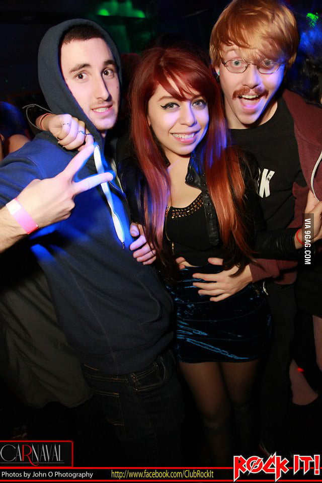 Photobomb lvl: Ron Weasley - 9GAG