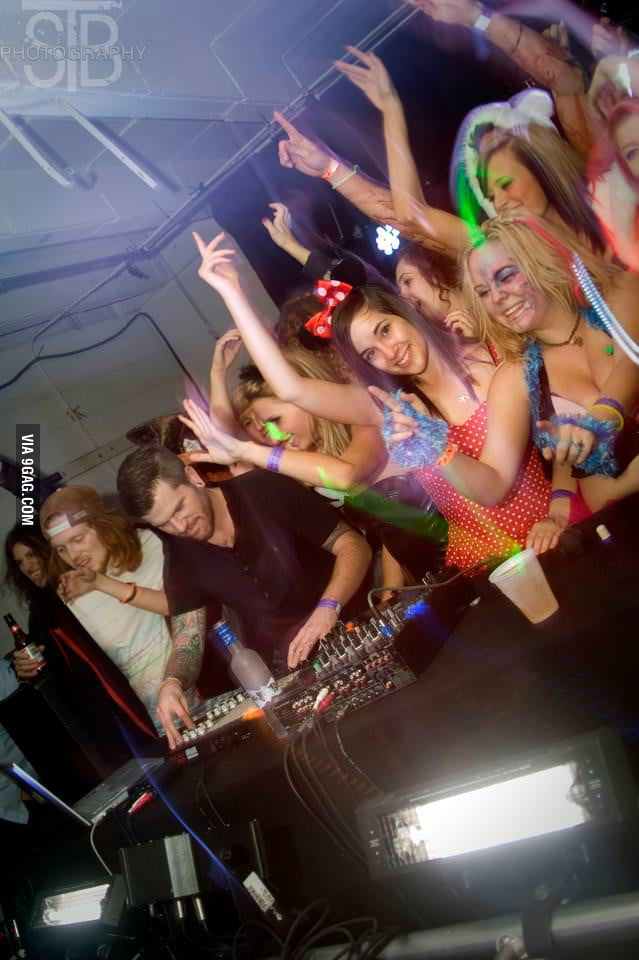 Extremely photogenic rave girl - 9GAG