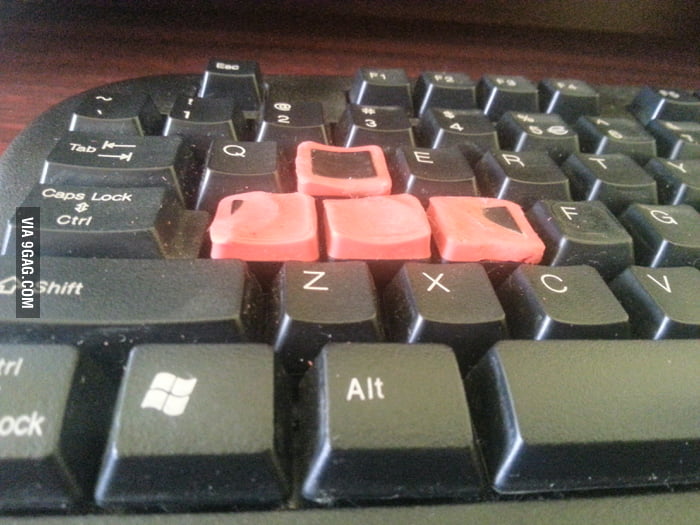 My Dad's Gaming Keyboard =)) - 9GAG