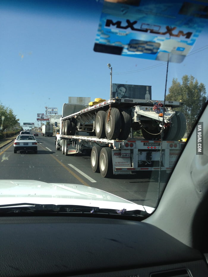 Meanwhile in Mexico. - 9GAG