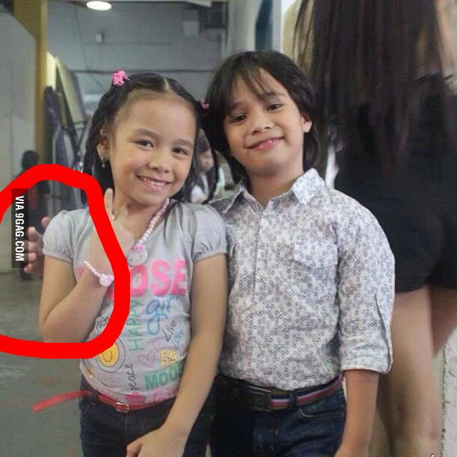 Hover Hand. Little kids edition. - 9GAG