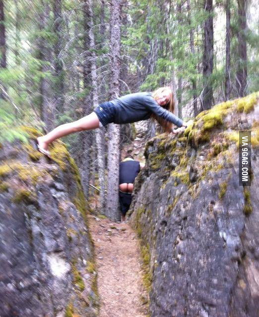 Photobomb level: Peeing - 9GAG