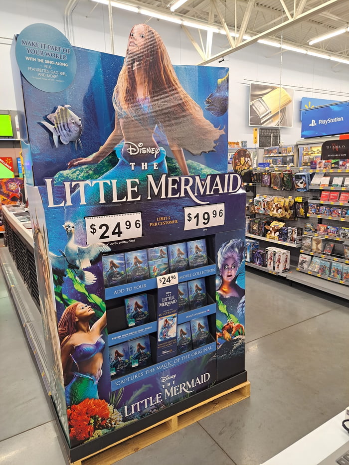 This Little Mermaid display's eyes - 9GAG