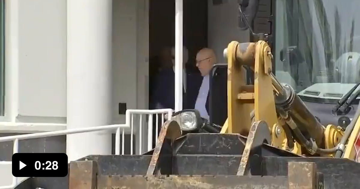 Secret Service got sloppy and had a Hot-mic debacle! - 9GAG