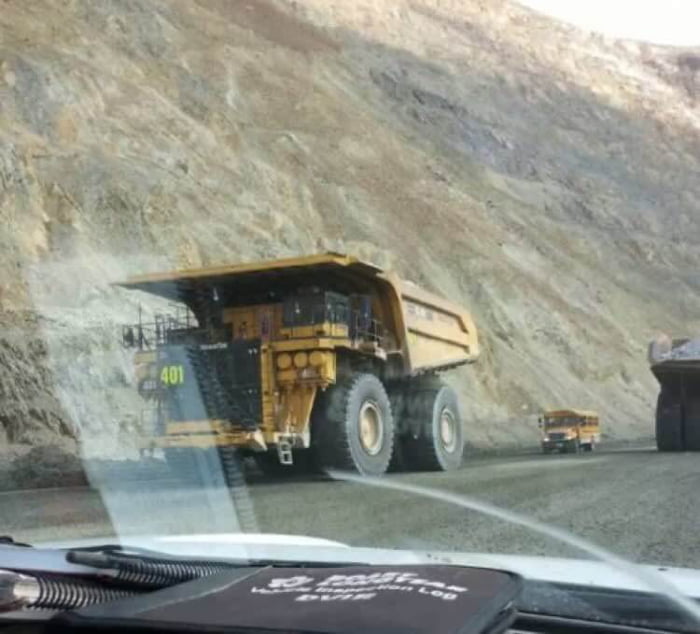 Mining truck compared to a school bus - 9GAG