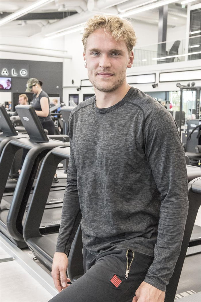 Finnish hockey player Mikko Rantanen (Colorado Avalanche) - 9GAG