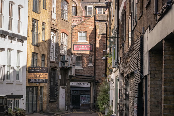 London Alley - 9GAG