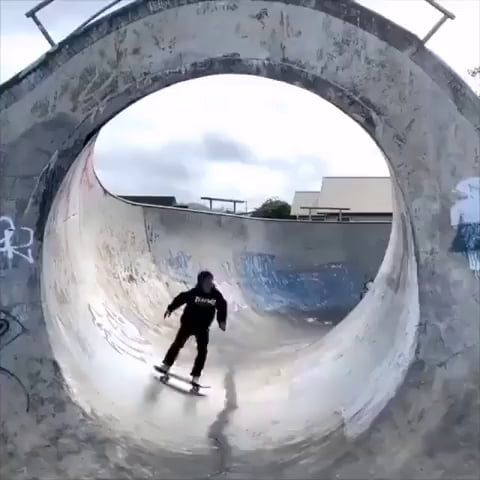 Skateboarding 360 Loop - 9GAG