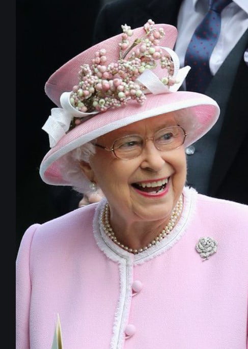 The Queen is back on the market - 9GAG