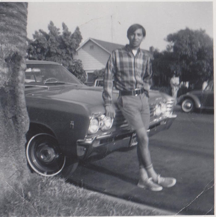 Papá, the only nerd in a cholo house. Early 1970 - 9GAG