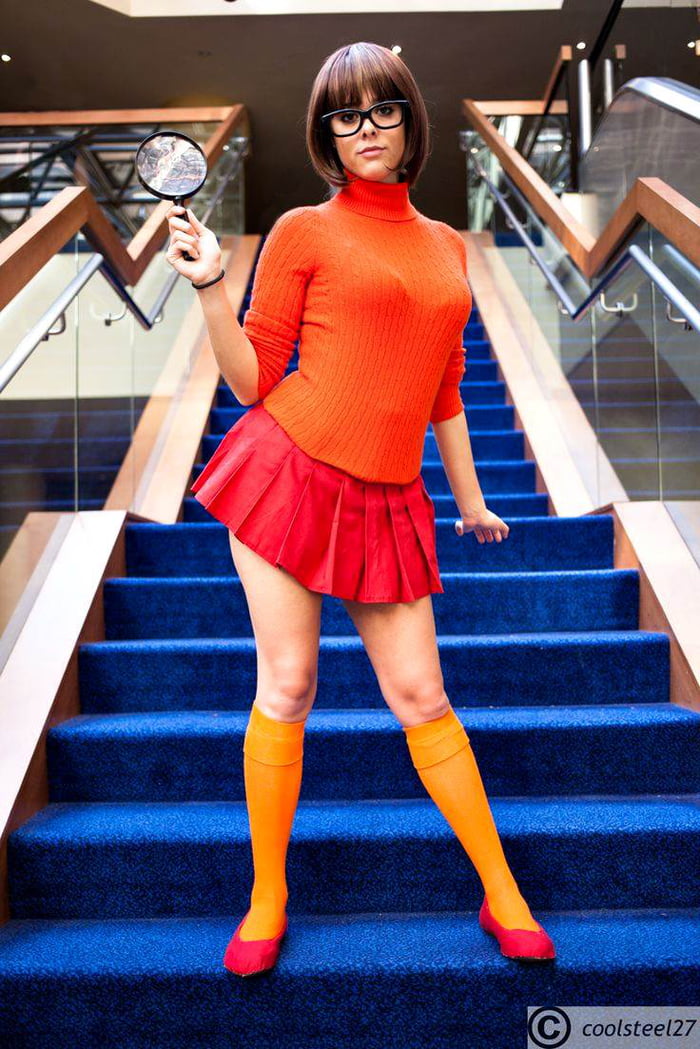 Scooby-Doo's Velma Cosplay - 9GAG