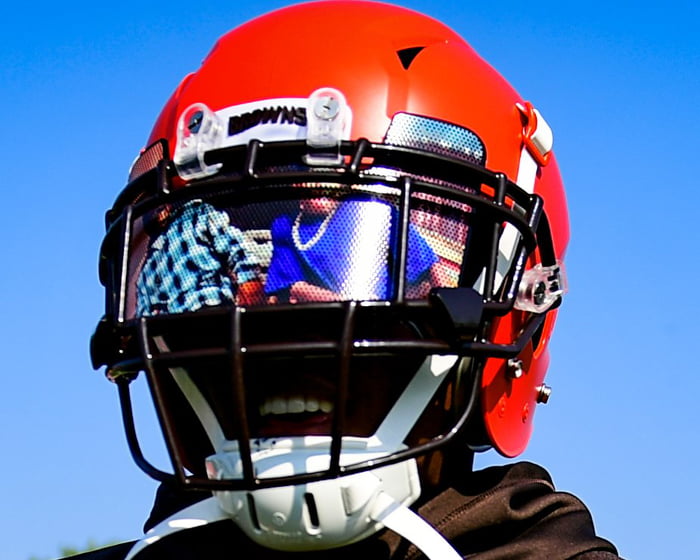 Damarious Randall has the "daaamn" scene from Friday on his helmet visor. - 9GAG