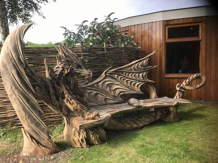 Dope bench made w/ a chainsaw - 9GAG