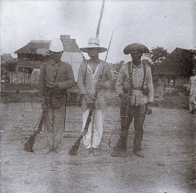 The Filipino Revolutionaries with their Remington Rolling Block rifles ...
