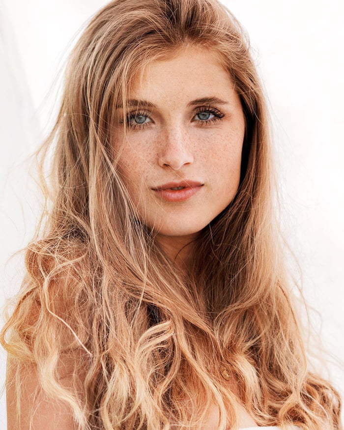 Vanessa Teske - 9GAG