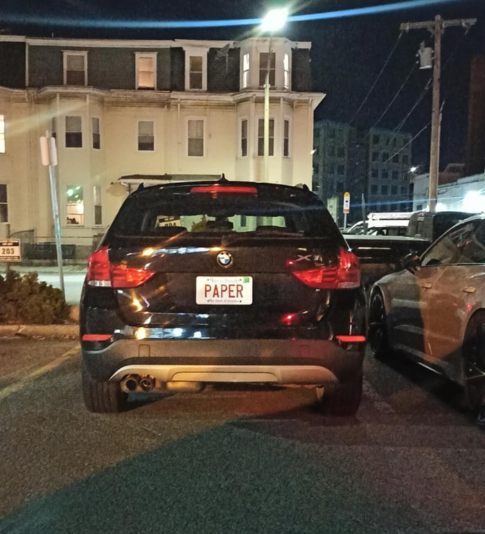 Paper plate pls, yes x1 enough. - 9GAG