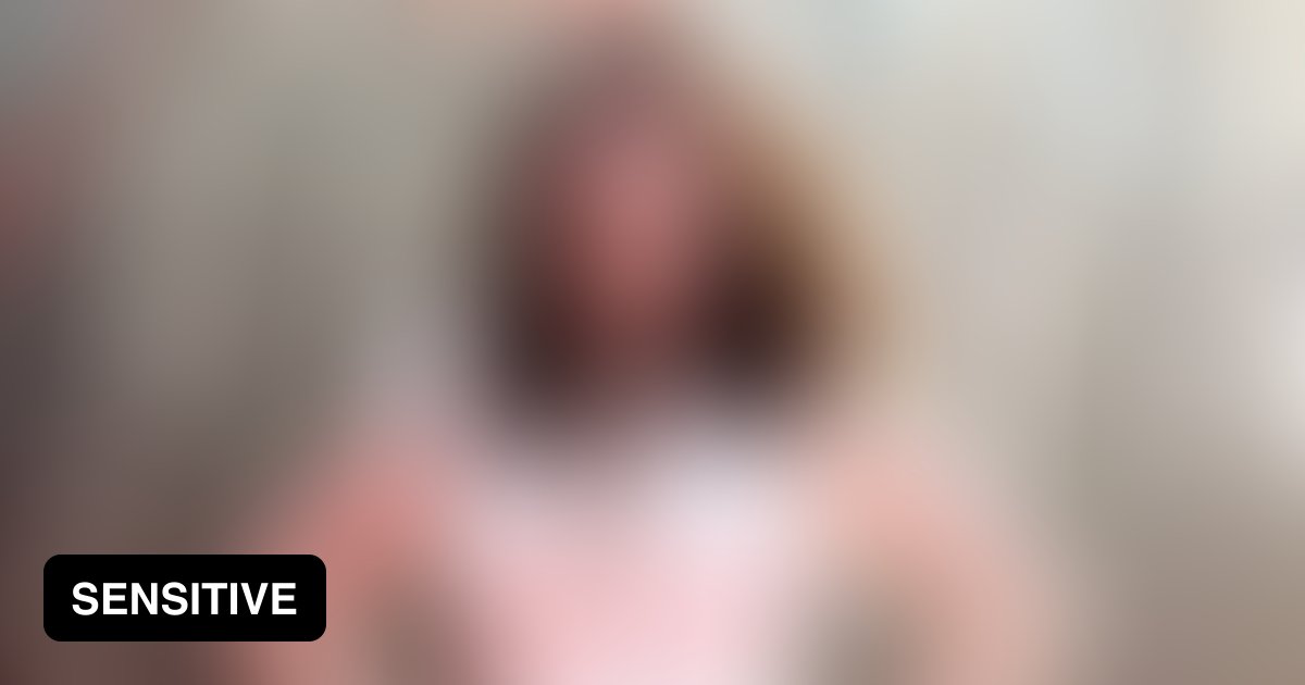 Kat Dennings posing - 9GAG