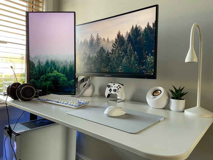 Work/Play set up. KVM keeps the desk tidy! - 9GAG