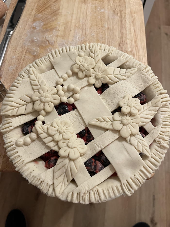 Blueberry and Raspberry Pie - 9GAG