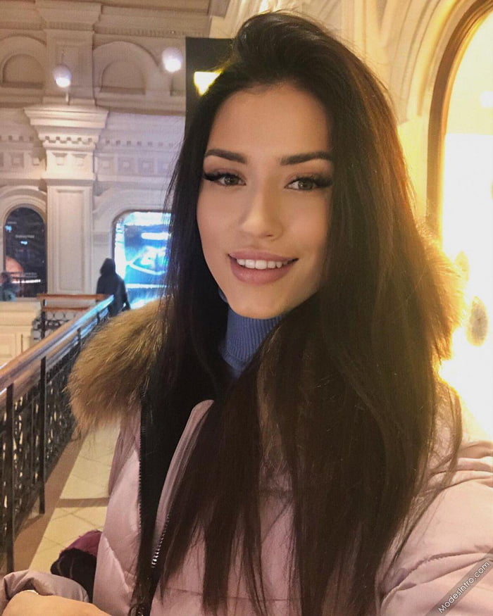 Alexandra Kosheleva - 9GAG