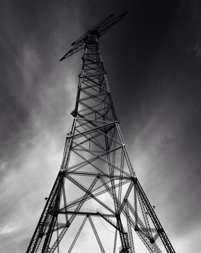 224 meters tall pylon in italy - 9GAG