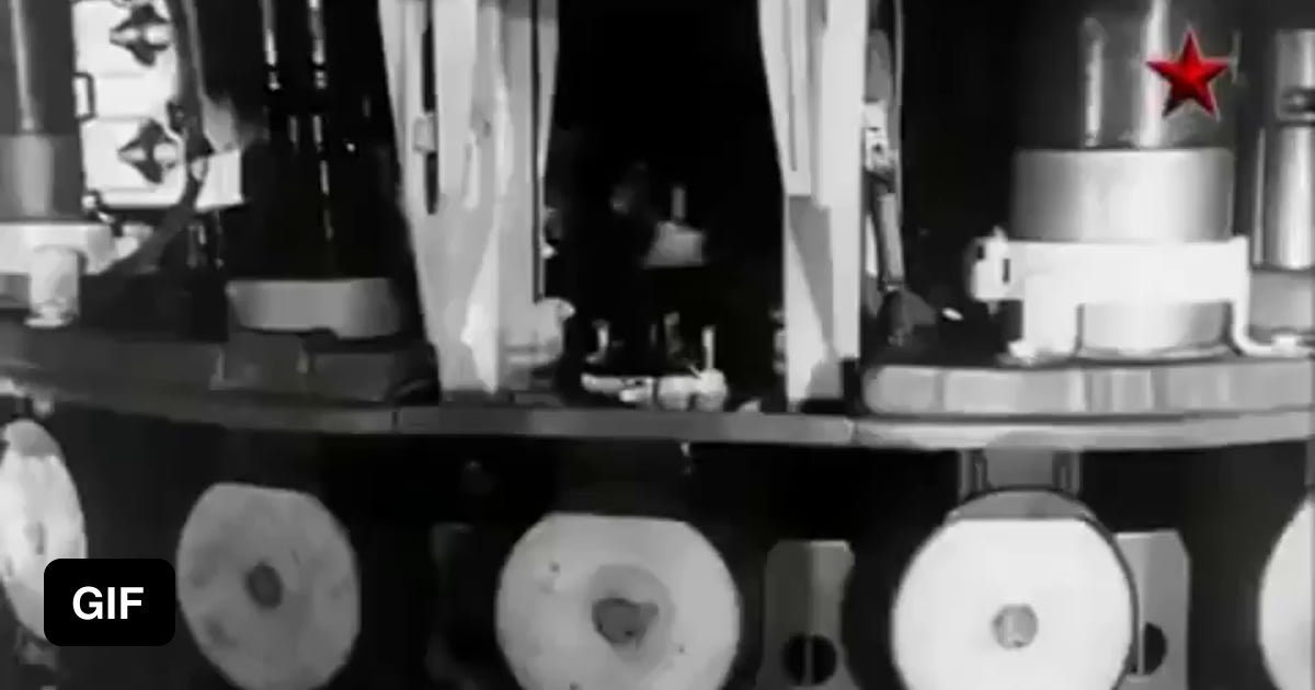 Auto-loader on the T-72 tank - 9GAG