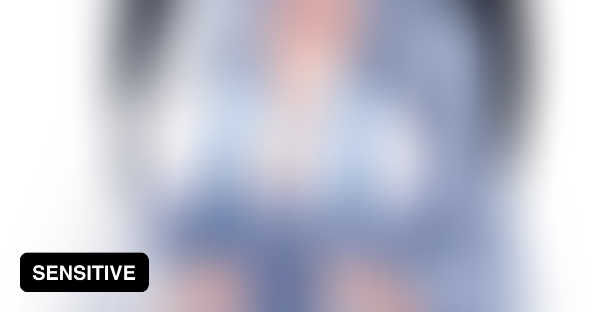 Noa lifting her skirt - 9GAG