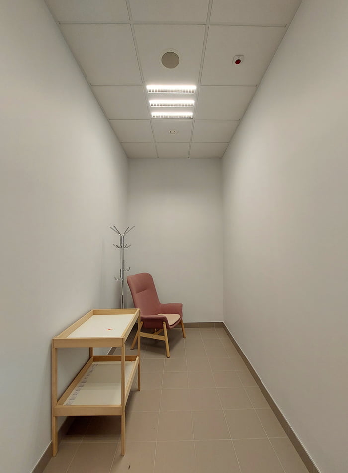 I think I am in the wrong room. - 9GAG