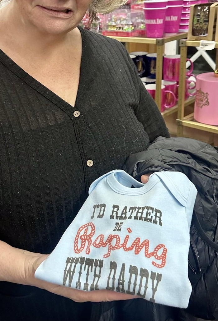 Bad font choice 😳 - 9GAG