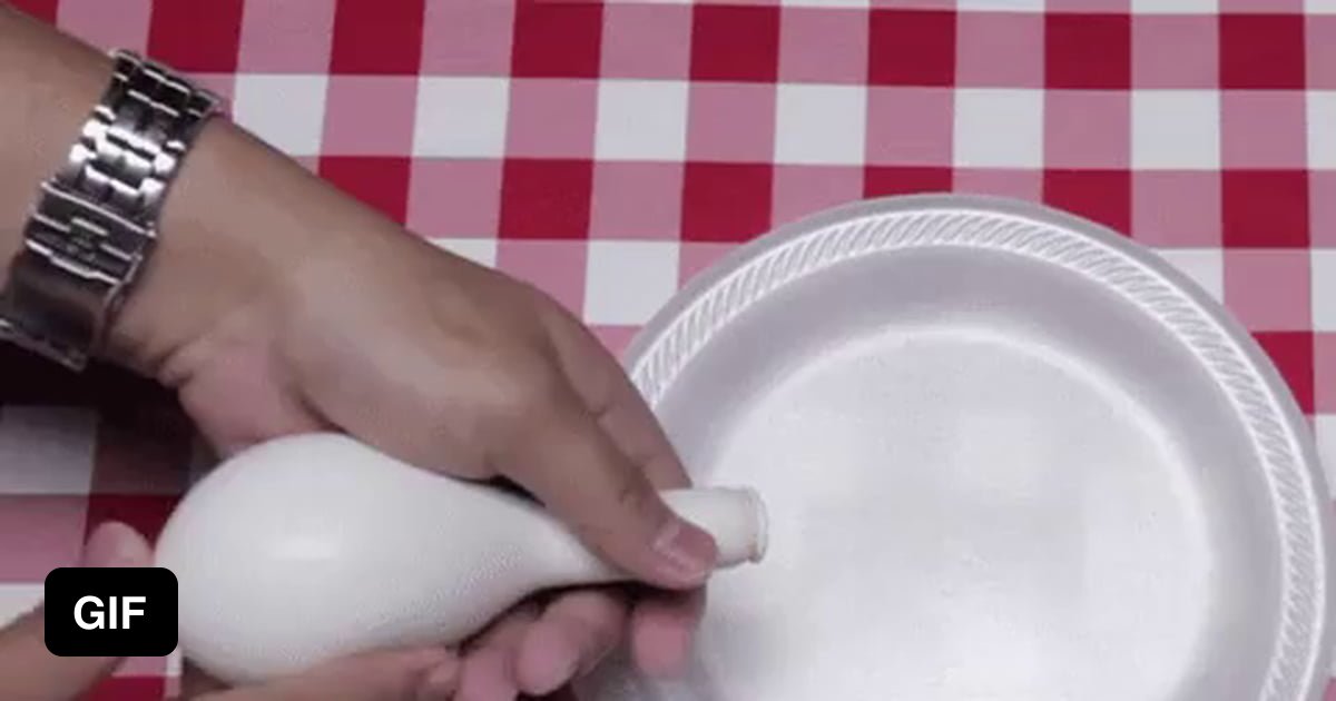 How to flirt at dinner. - 9GAG