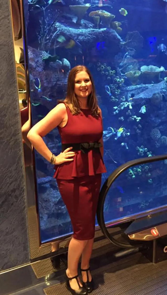 Gorgeous in red dress - 9GAG