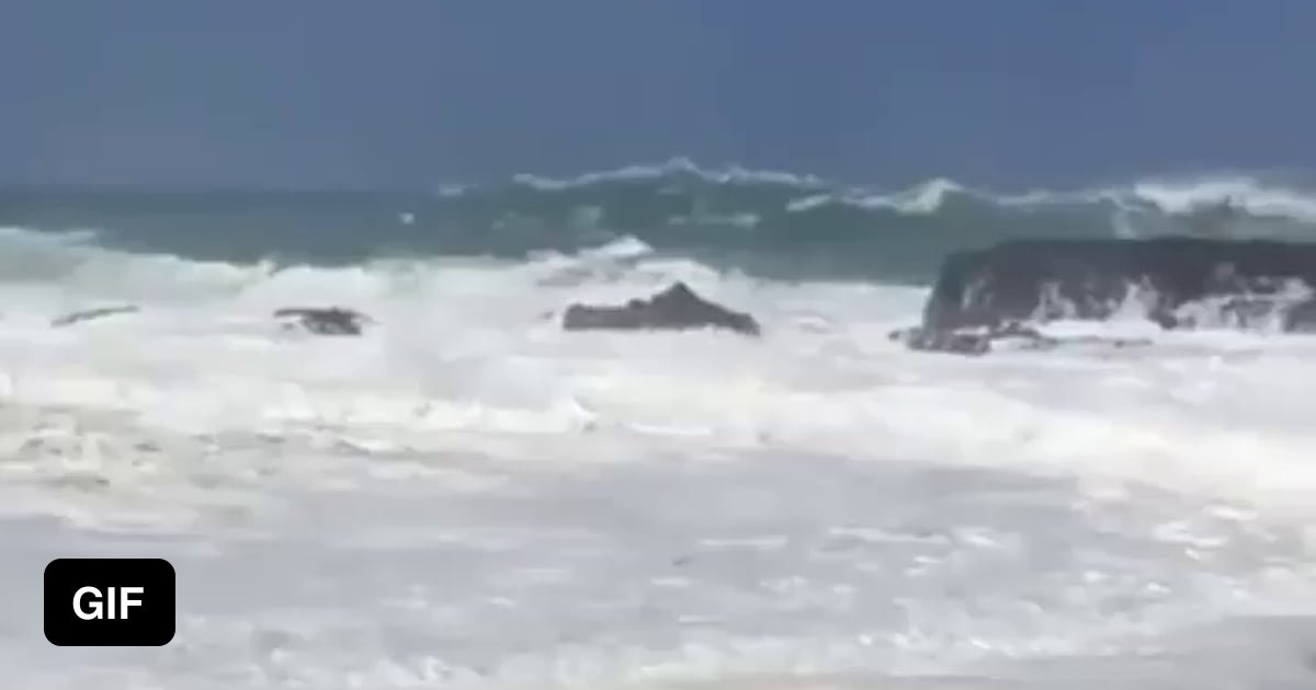 Unbelievably massive waves - 9GAG