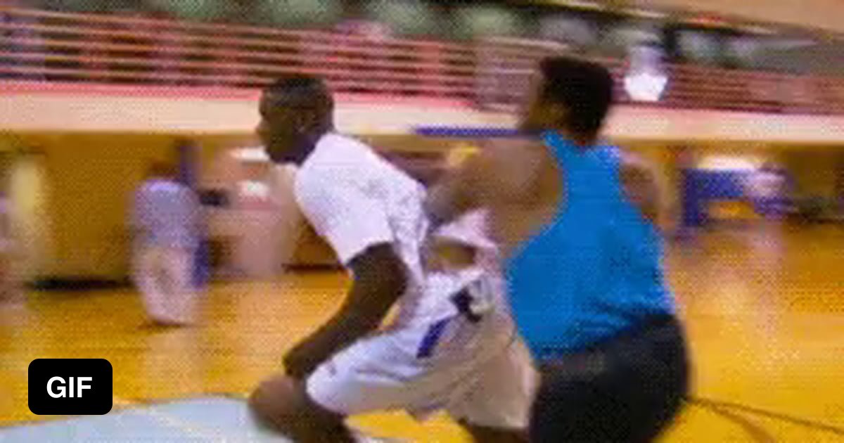 A young Shaquille O'Neal destroying the rim - 9GAG