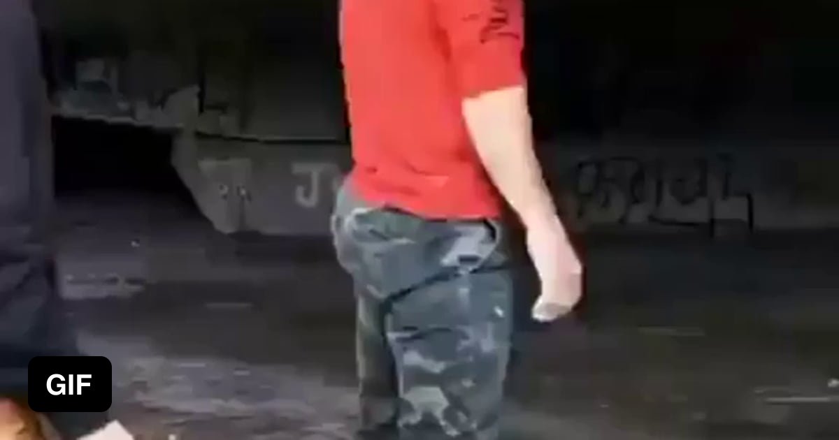 The grip, upper body, and core strength of this man is unbelievable. - 9GAG