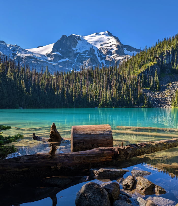 Joffre Middle Lake, British Columbia, Canada (1662 x 1920 OC) - 9GAG