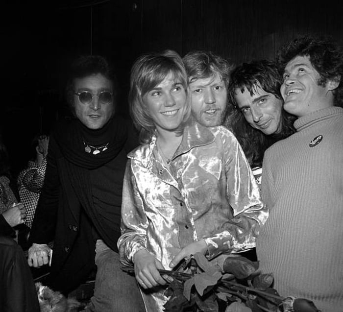 Singer Anne Murray with John Lennon, Harry Nilsson, Alice Cooper and ...