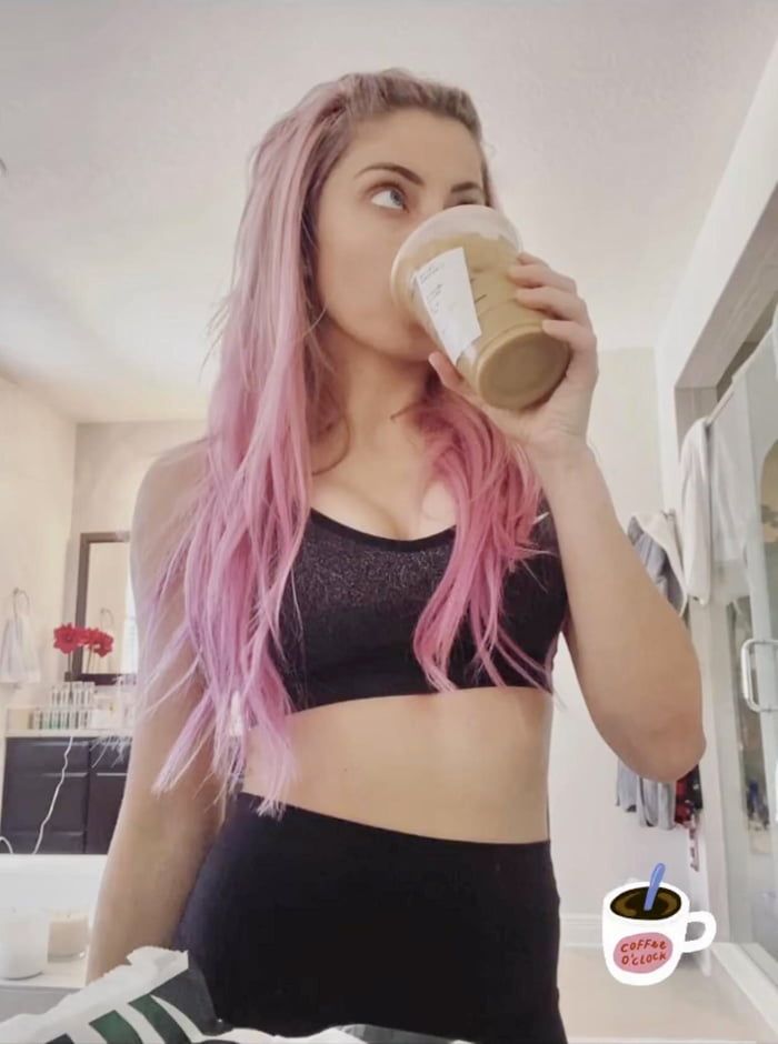 Alexa Bliss, tight gear - 9GAG