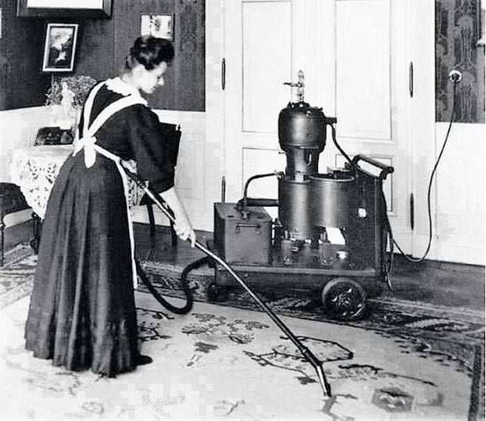 The first Siemens vacuum cleaner came onto the market in 1906 with the ...