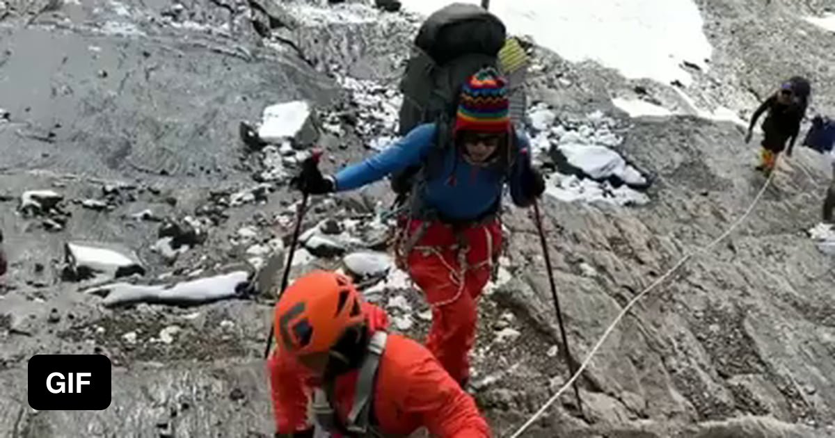 Rustam Nabiev on his way to summit Manalsu (8163m) - 9GAG