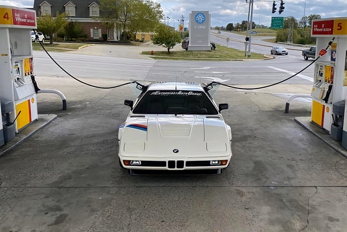 BMW M1 having a drink - 9GAG